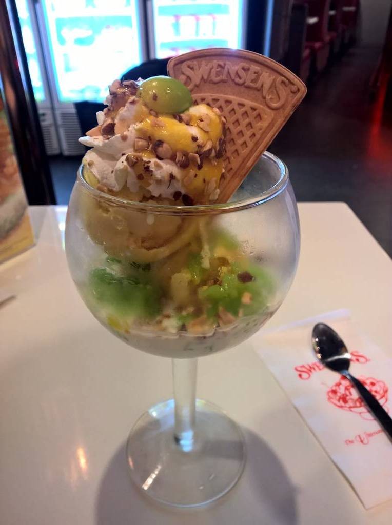 รีวิว Swensen's SILOM COMPLEX - ร้านนี้ ไอติมมะม่วงเยี่ยมมาก - Wongnai
