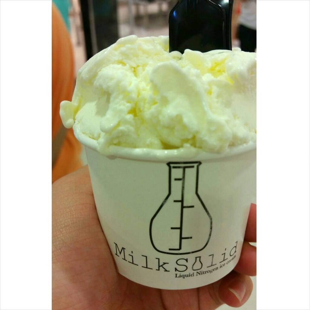 รีวิว Milk Solid เซ็นทรัลลาดพร้าว - ร้านไอติมไนโตรเจน - Wongnai