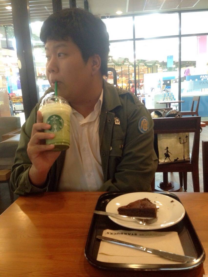รีวิว Starbucks Sermthai Complex - ดังอยู่แล้ว - Wongnai