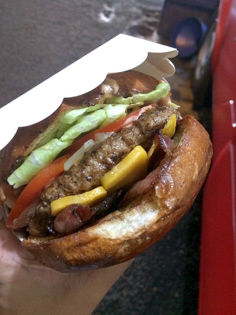 รีวิว DANIEL THAIGER สีลมซอย 8 ถนนสีลม - แฮมเบอเกอร์ รสชาติ อร่อย ชื่นใจ