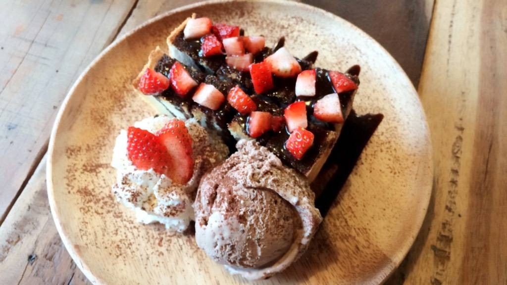 รีวิว 82 Cafe - อร่อย ชอบบรรยากาศ เป็นกันเองค่ะ