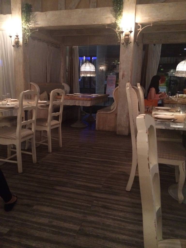 รีวิว Parlour Restaurant & Bar คริสตัล ดีไซน์เซ็นเตอร์ - เสียใจ ที่เดิน ...