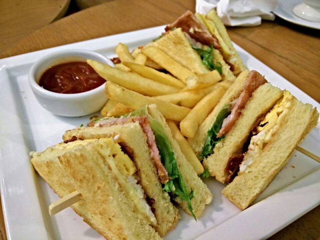 รีวิว All Senses Cafe - ร้านกาแฟ-เบเกอร์รี่ สวยหรูดูดีค่า