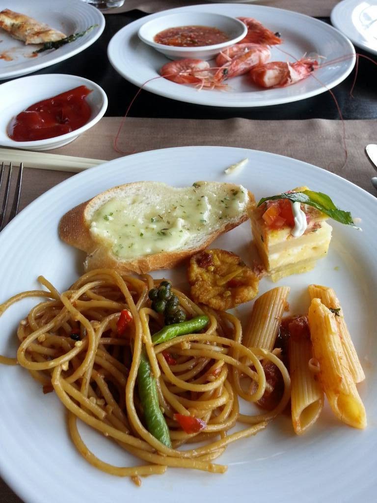 รีวิว Edge, Hilton Pattaya Hilton Pattaya Hotel - ขนมเค๊กและพิซซ่า ...