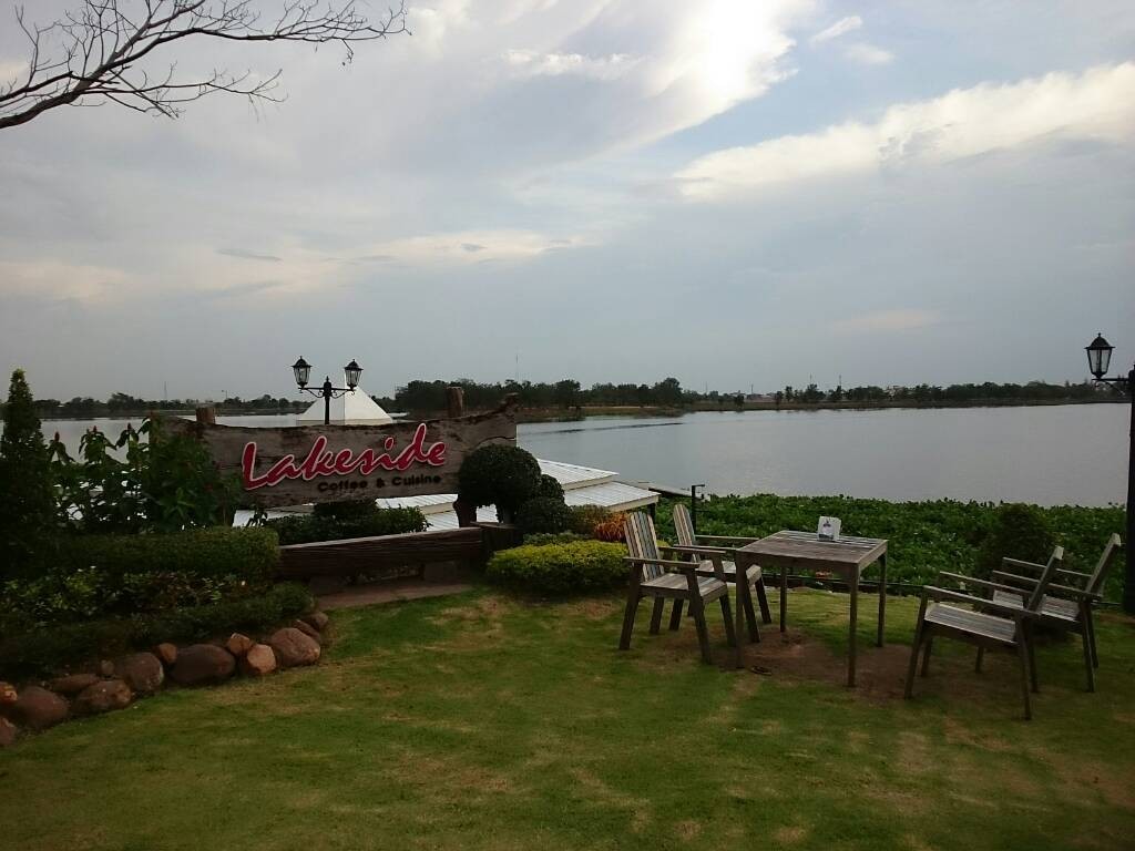 รีวิว Lakeside Coffee & Cuisine - วิวสวย อาหารรสชาดดี