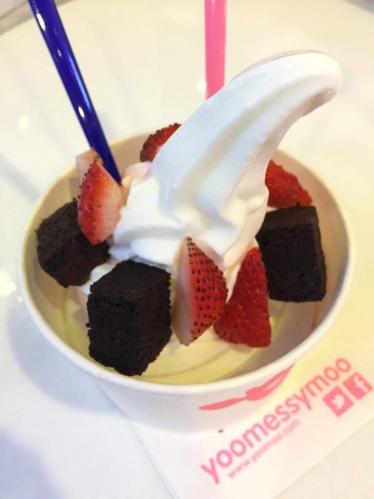 รีวิว Yoomoo frozen yogurt สยามพารากอน - โยเกิร์ตเนียนๆ นุ่มๆ พร้อม topping ให้เลือกหลายแบบมาก