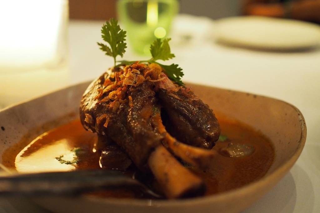 รูป Issaya Siamese Club