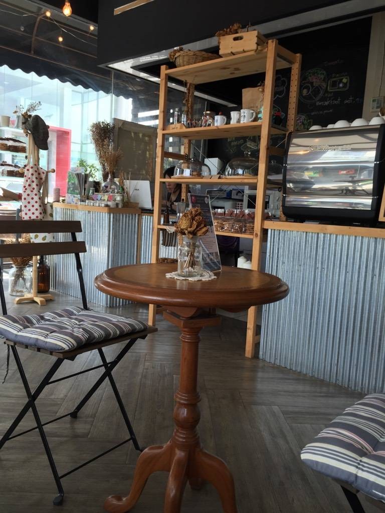 รีวิว Launch Cafe - คาปูชิโนโรยผงอบเชย - Wongnai