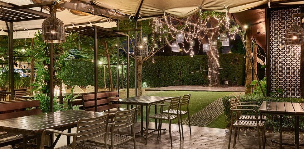 “Mellow garden wine and dine restaurant” ความโรแมนติคแห่งเลียบทางด่วน