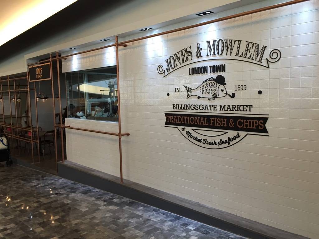 รีวิว Jones & Mowlem EmQuartier - The place for Traditional Fish ...