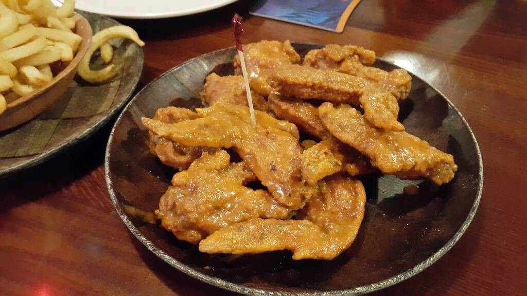 ร้าน Hooters Clarke Quay | รีวิวร้านอาหาร