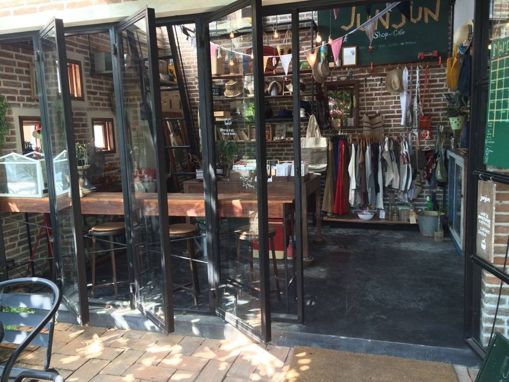 รีวิว Junjun shop&cafe' - ร้านคัพเค้ก กาแฟโฮมเมดน่ารัก เส้นสันกำแพง - Wongnai