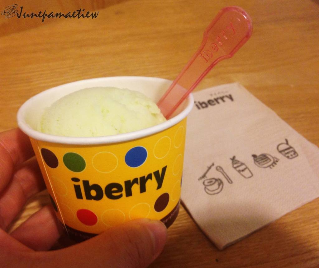 รีวิว iberry สีลม คอมเพล็กซ์ - ไอศครีมหวานเย็นรสผลไม้ตามฤดูกาล