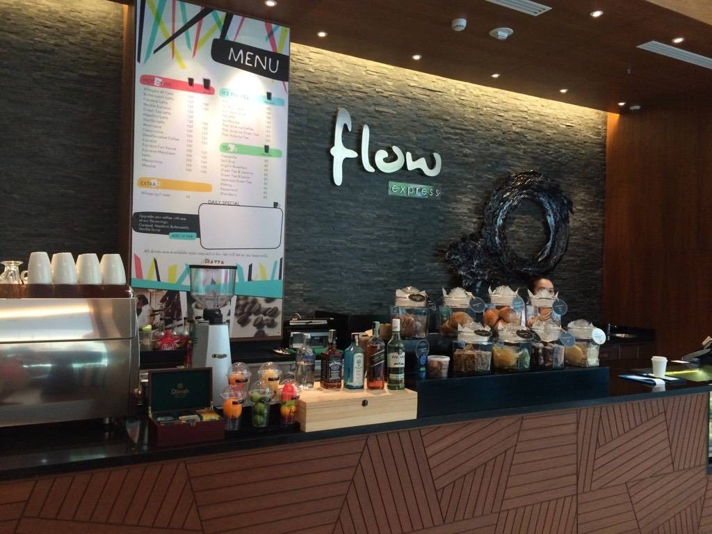 รีวิว Flow Cafe & Flow Express Holiday Inn Pattaya - สวยมากก อยากให้ไปนั่ง