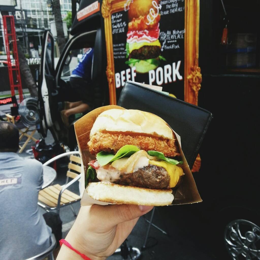 รีวิว Mother Trucker Burger - เป็นร้านขายเบอร์เกอร์ที่กินแล้วคุ้มมาก ...
