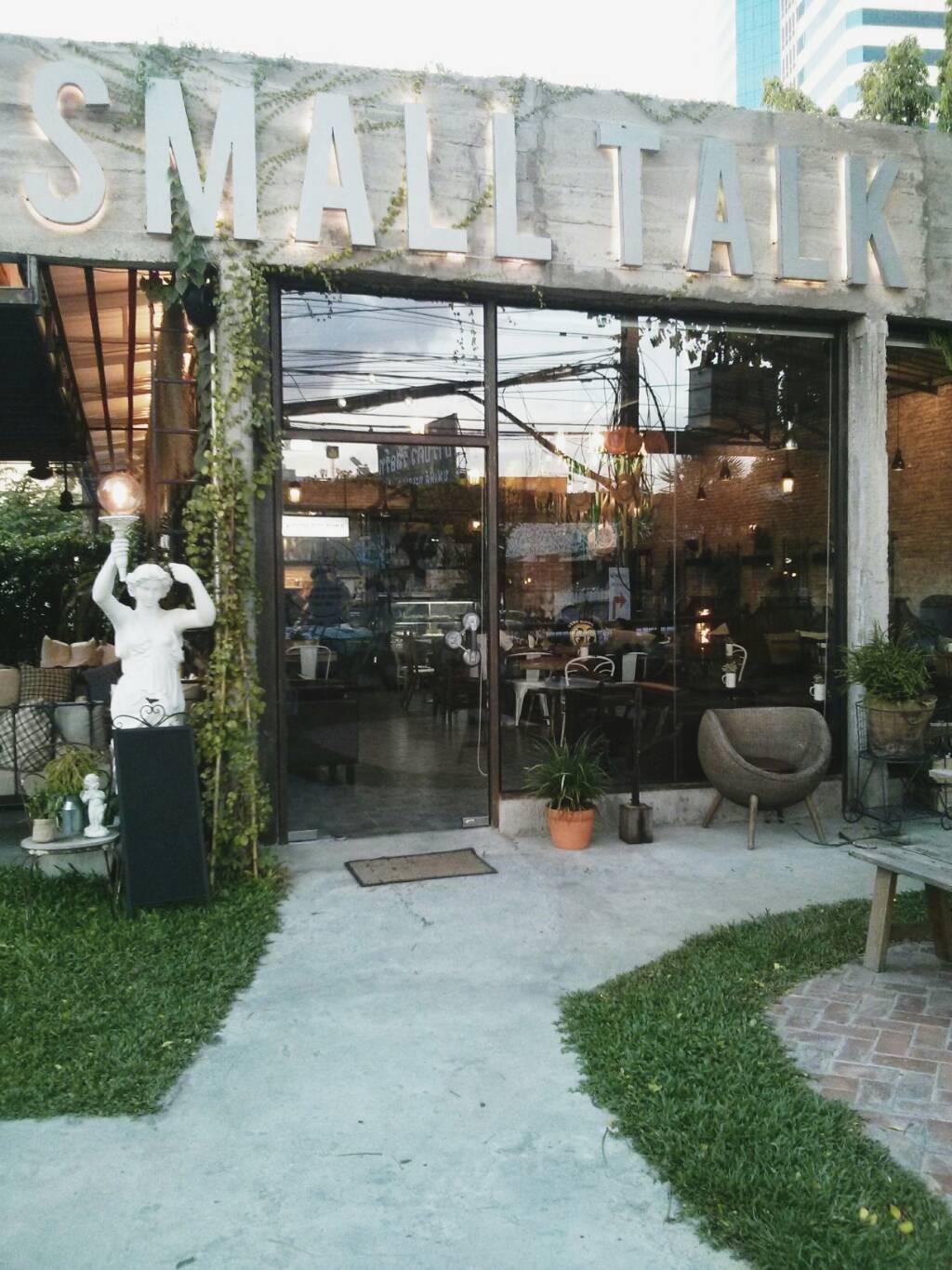 รีวิว Small Talk Cafe & Hangout - ถ้าไม่นับเรื่องราคานี่ ร้านนี้ให้เต็ม ...
