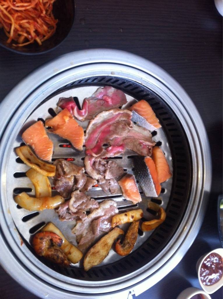 รีวิว Sam Poong - คนรักเนื้อและแซลม่อนควรมา