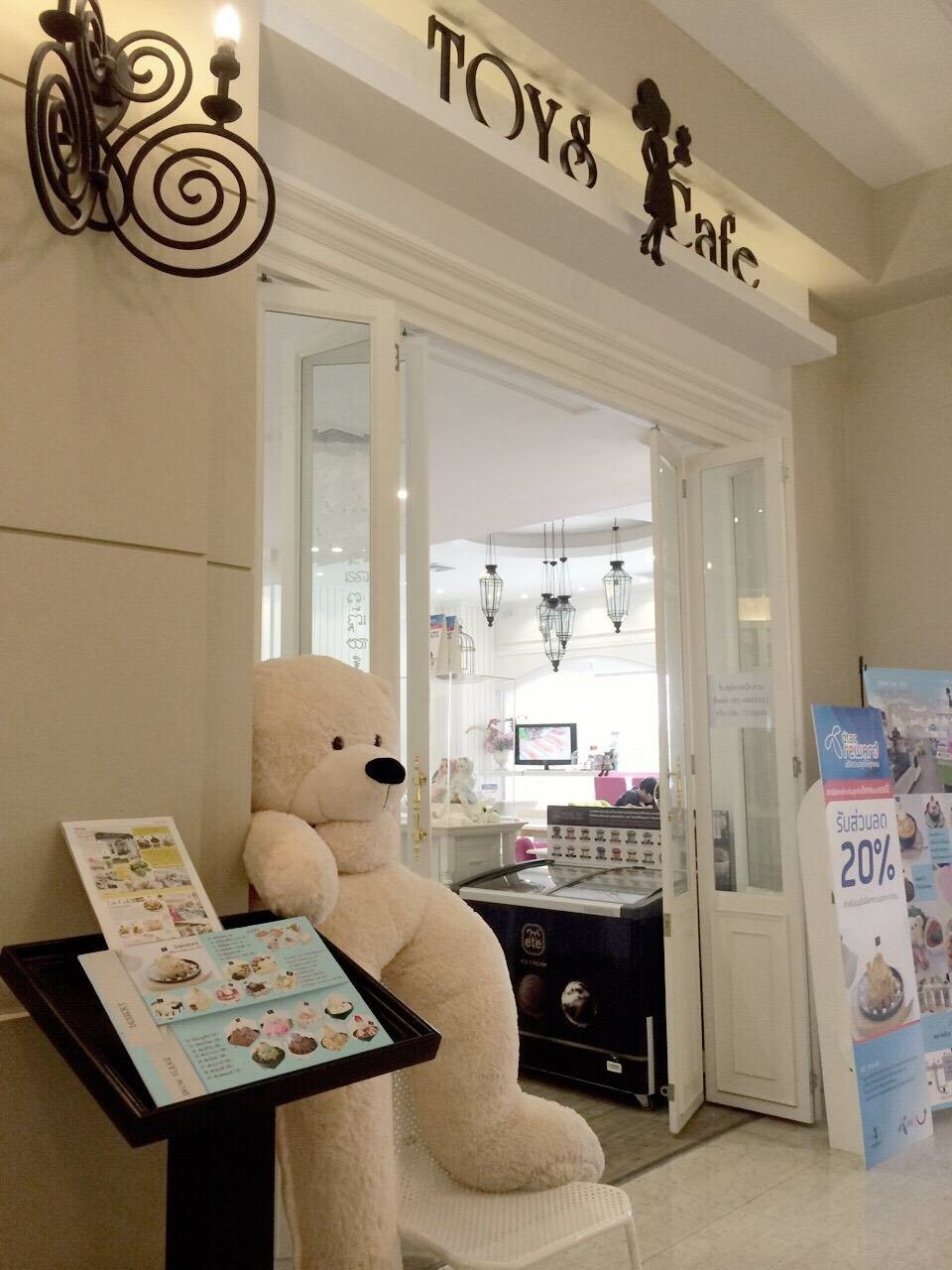 รีวิว Toy Cafe The Crystal Park - ขนมพอได้ แต่ร้านน่ารักมว๊ากกก