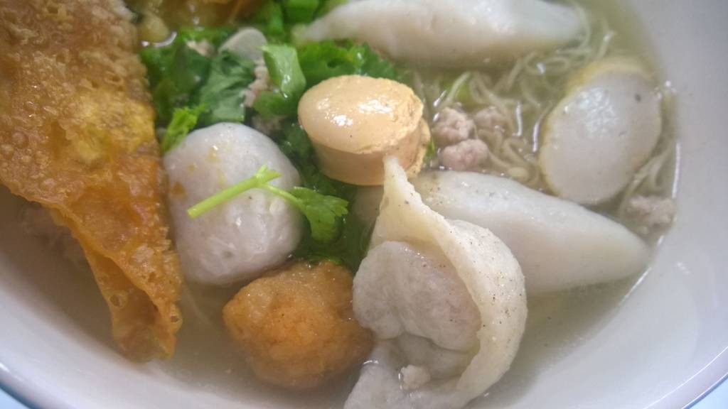 ร้าน ก๋วยเตี๋ยวลูกชิ้นปลา ลูกรอกราชวัตร | รีวิวร้านอาหาร