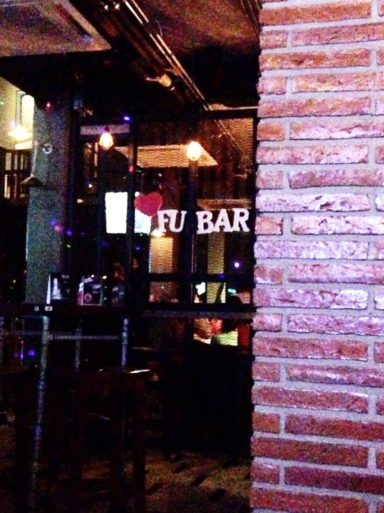 รีวิว Fu Bar Khaosan - เป็นร้านที่วงดนตรีหัวค่ำวันเสาร์เพราะมาก