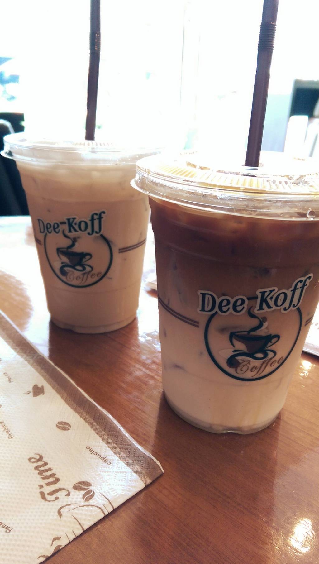 รีวิว Dee Koff Coffee - ร้านกาแฟชิวๆ สบายๆ คนไม่วุ่ยวาย