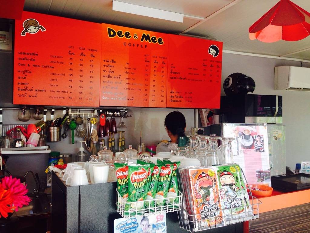 รีวิว Dee & Mee Coffee - สั่งเครื่องดื่ม ทานขนมระหว่างรอล้างรถ