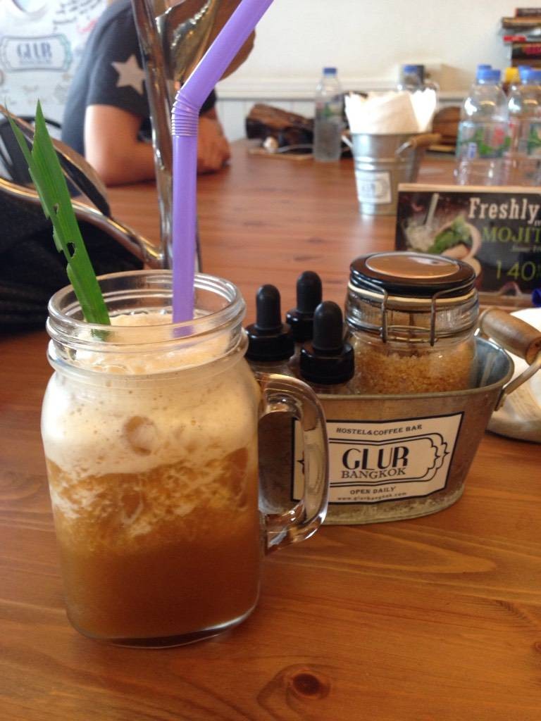 รีวิว Glur Bangkok Hostel & Coffee Bar - ร้านกาแฟมีสไตล์ย่านเจริญกรุง
