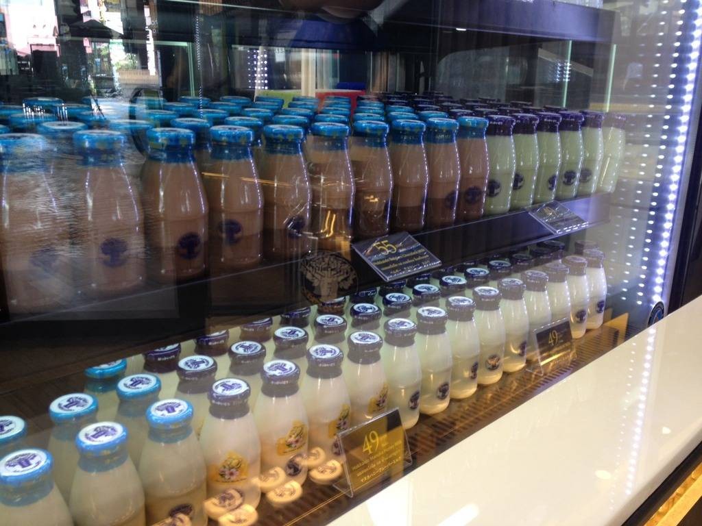 รีวิว Hokkaido Hugz Mall - นมสด แพคเกจสวย มีหลายรสชาติ