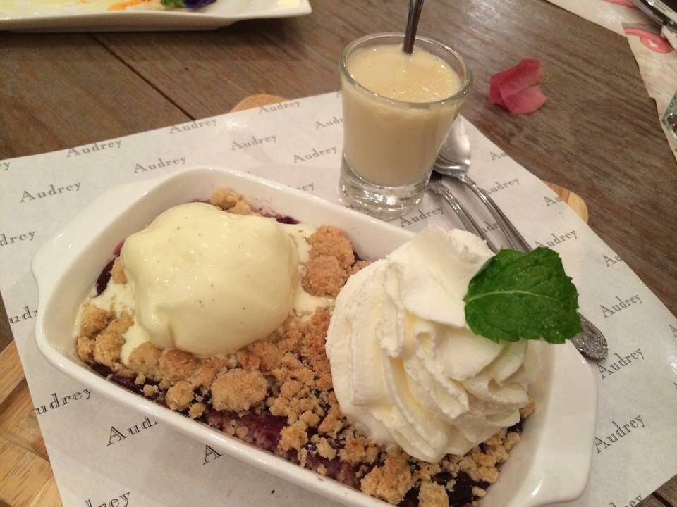 รีวิว Audrey Cafe ซอยทองหล่อ 11 - ร้านสวย อาหารขนมดี มีที่จอดรถเยอะ