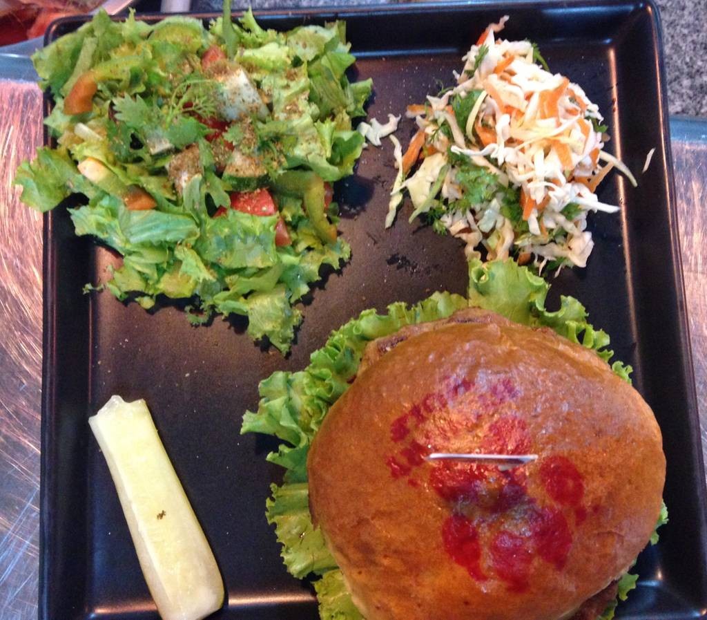 รีวิว Hungry Wolf's Steak & Ale House - ร้านอาหารสไตล์อเมริกา ที่ห้ามพลาด