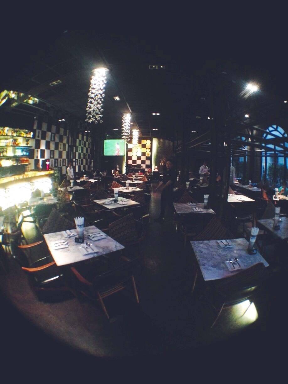 รีวิว Checkmate Bar & Bistro Asiatique - นั่งชิลๆริมแม่น้ำ กับ ...