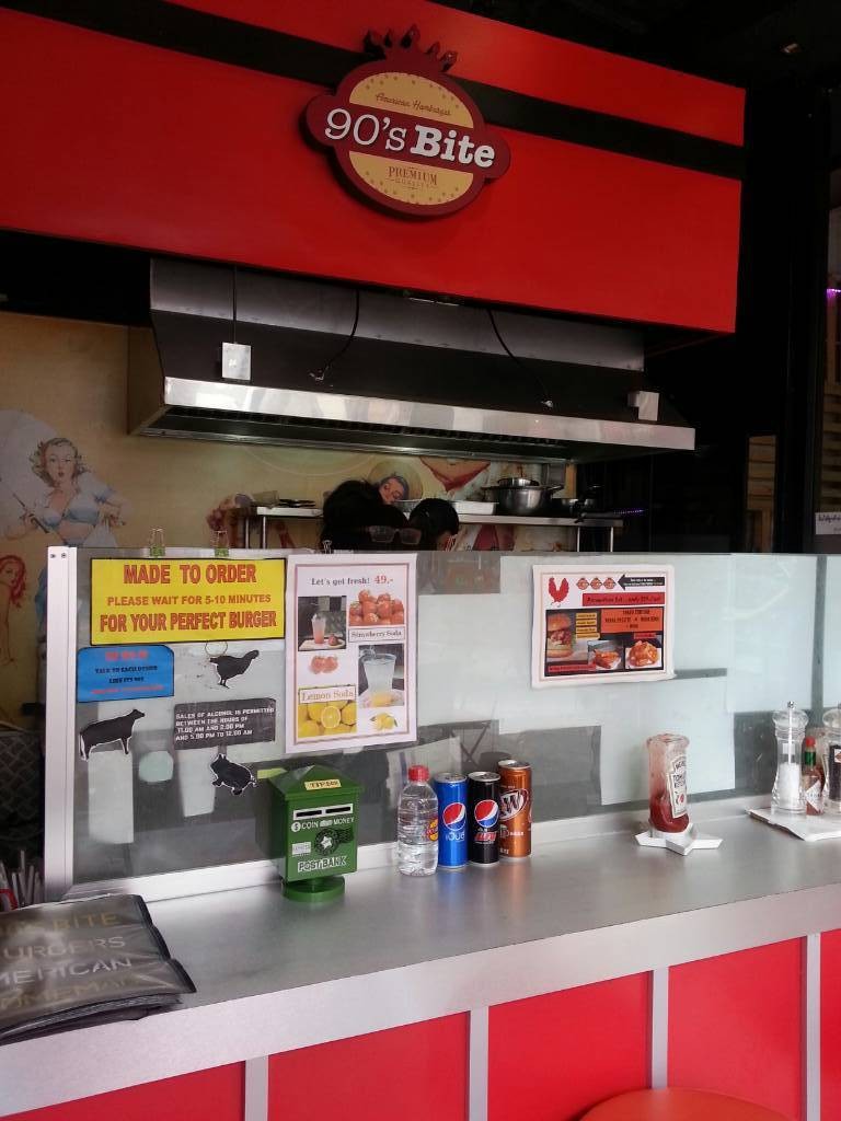 รีวิว 90's Bite Burger ดิ อเวนิว รัชโยธิน - เบอร์เกอร์เนื้อหอมกรุ่น ...