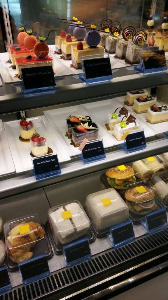 รีวิว Mellow Bakery Cafe at Cape Dara Resort - เค้กหน้าตาดีทุกแบบเลย