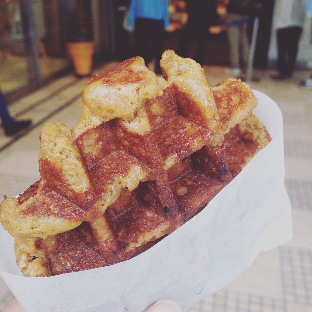 รีวิว Mr. Waffle - วาฟเฟิ่ลทำสด ร้อนๆ หอม อร่อย คิวยาว~