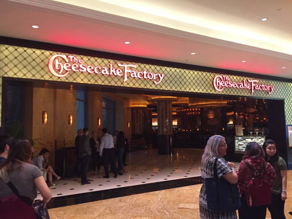 รีวิว Cheesecake Factory Mall Of The Emirate - เค้กอร่อย อาหารคาวต้อง ...