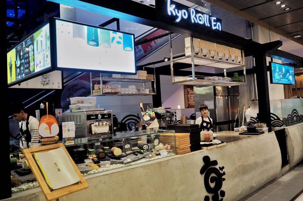 รีวิว Kyo Roll En เอ็มควอเทียร์ - ของหวานรูปแบบใหม่ กับบรรยากาศร้าน ...