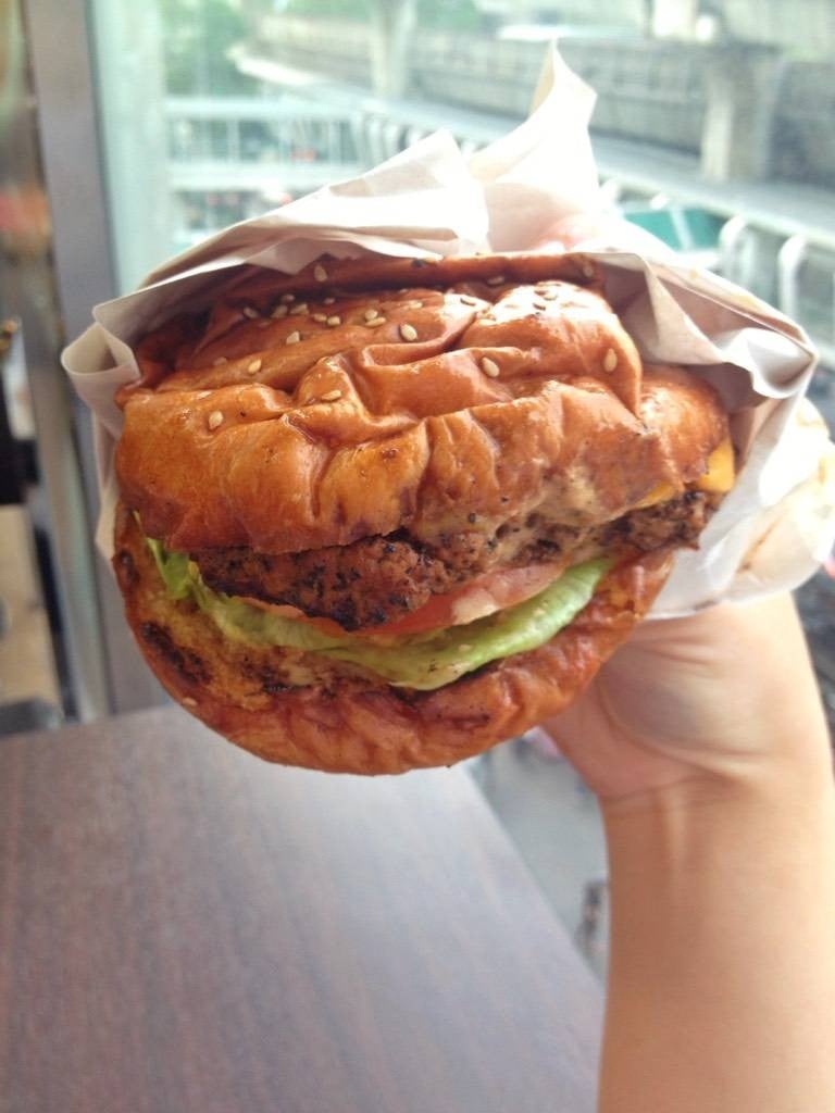 รีวิว DANIEL THAIGER สีลมซอย 8 ถนนสีลม - Burger lover - Wongnai