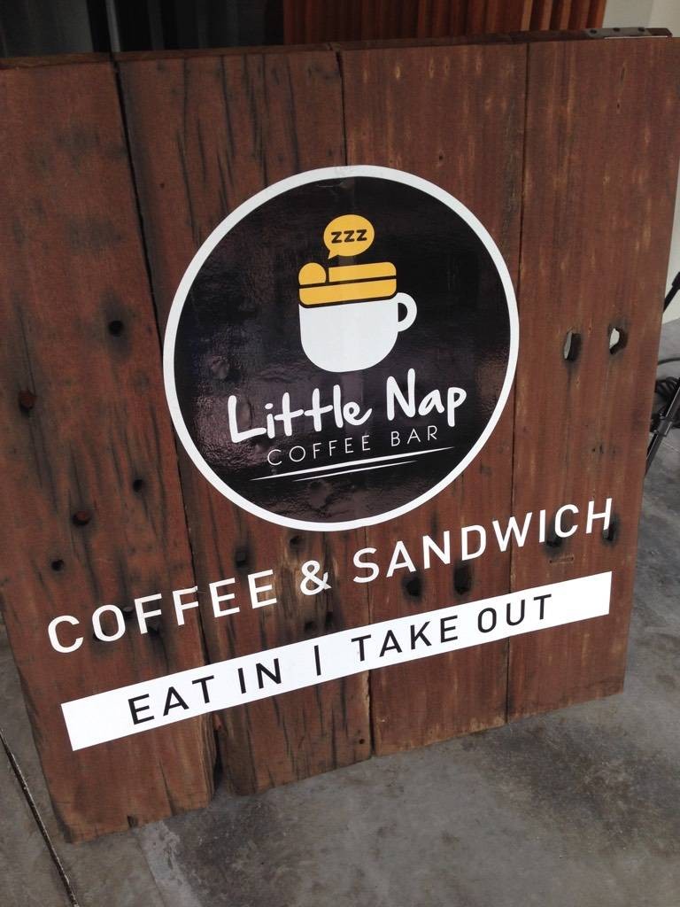 รีวิว Little Nap Coffee Bar - ร้านกาแฟในโรงแรมแคปซูล