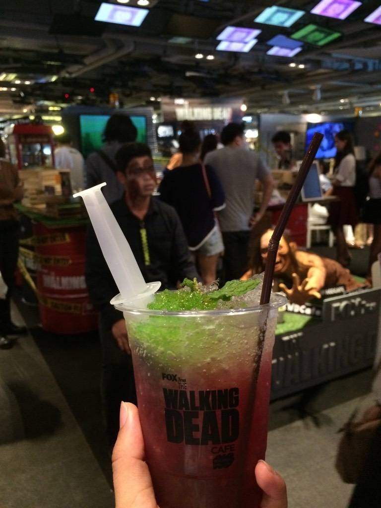 รีวิว The walking dead Cafe Siam center - ร้านน่าทาน คนมุงเยอะ เลยกะลอง