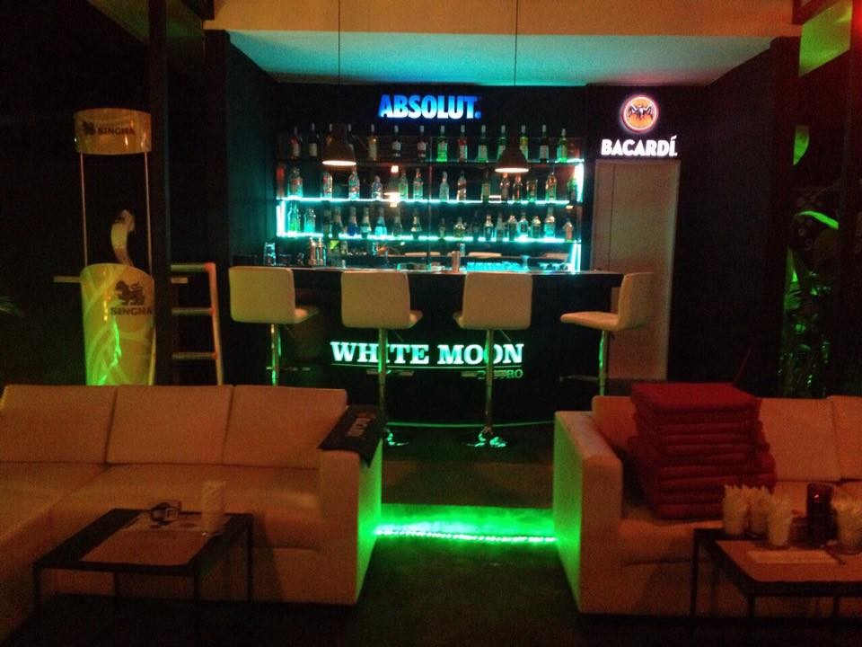 รีวิว White Moon Lounge & Bistro - ร้านนี้เล็งไว้สักพักแล้วคะ มาอีกก็ ...