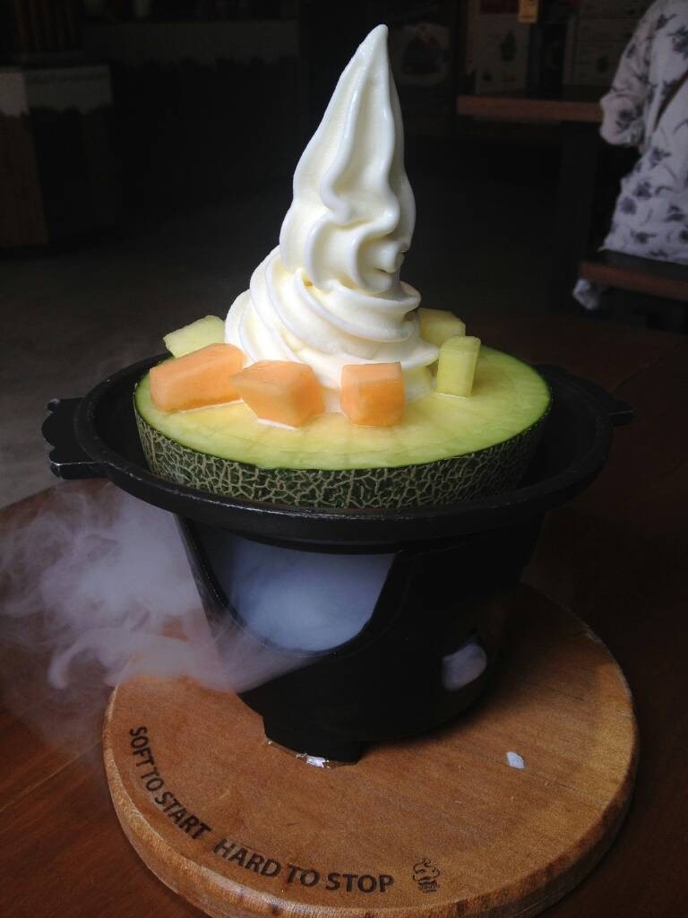 รีวิว Sofuto Cream หลัง มช. - ร้านซอฟครีมแสนอร่อย มีให้เลือก ตามใจชอบ โมจิสตอเบอรี่อร่อยจัง