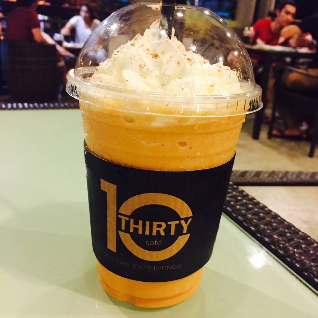 รีวิว 10THIRTY CAFE - ร้านนั่งทำรายงาน แต่ด้านล่างเป็นผับ