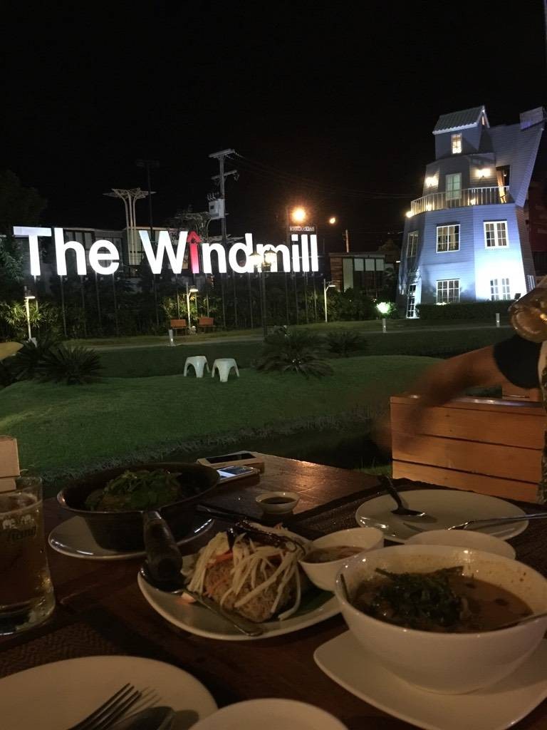 รีวิว The Windmill - อาหารอร่อย บรรยากาศดี