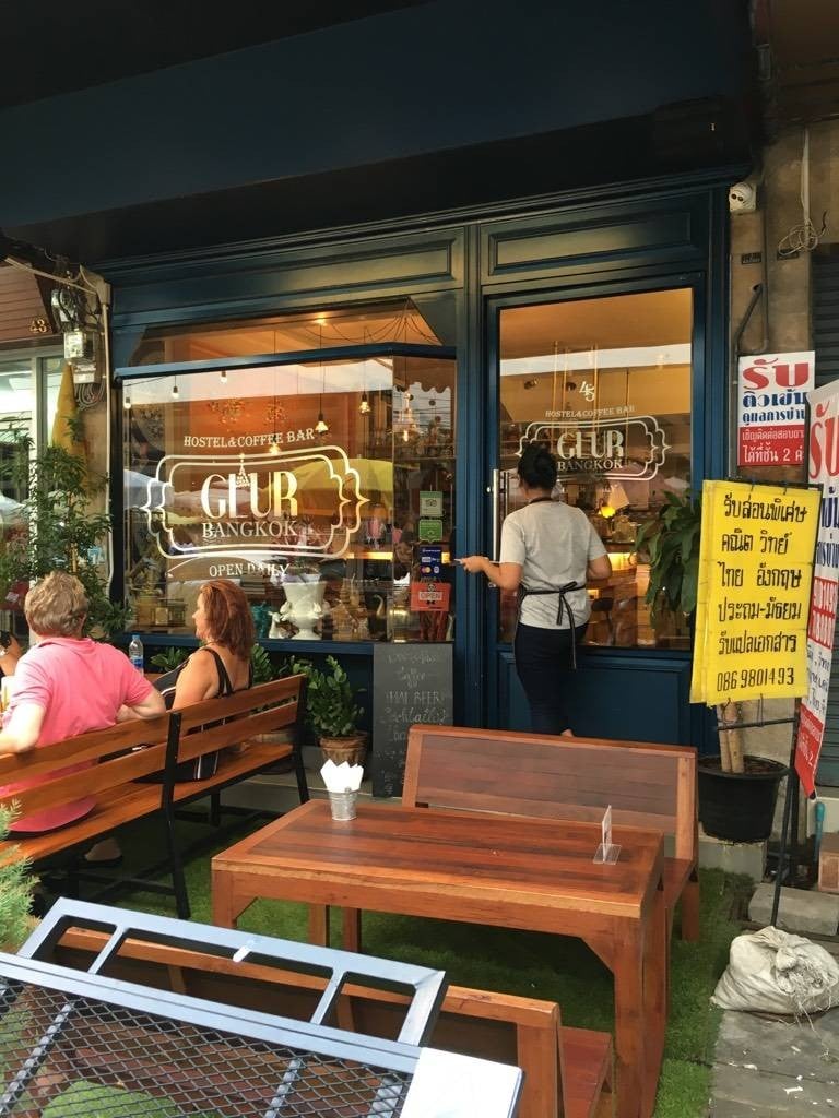 รีวิว Glur Bangkok Hostel & Coffee Bar - จัดร้านสวยดี เปิด24ชม.