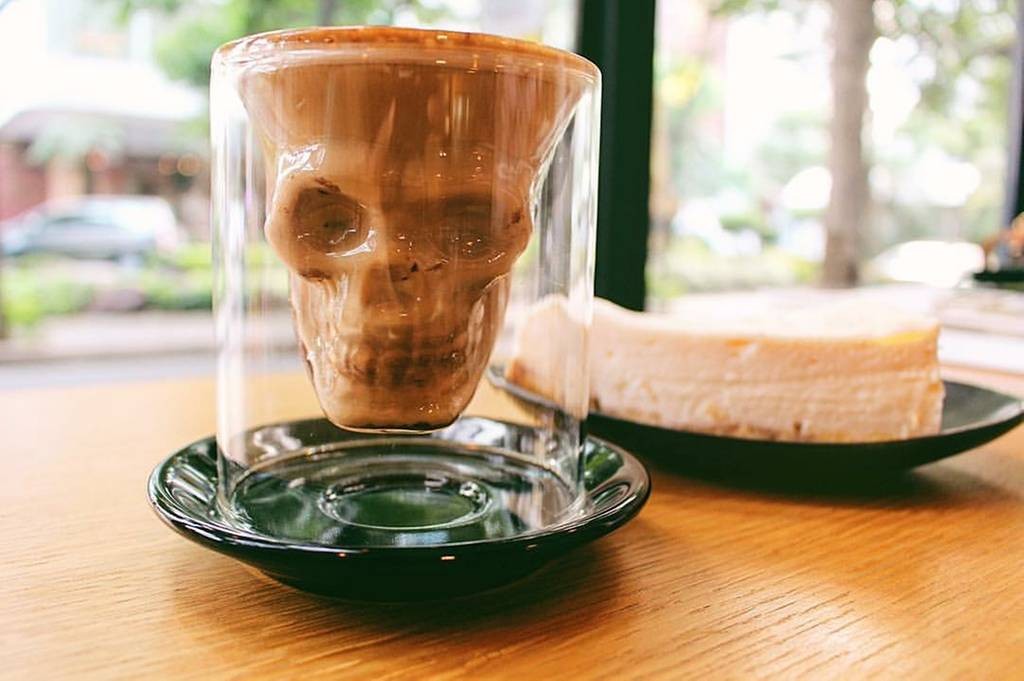 รีวิว HELLO STRANGERS CAFE - การตกแต่งร้านสวยบริการเป็นกันเองเหมาะ ...