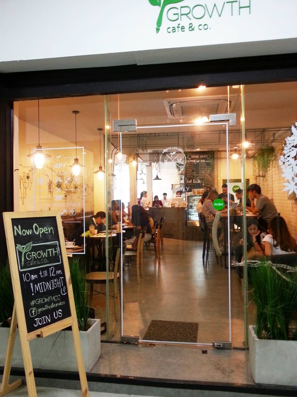 รีวิว Growth cafe & co. - ร้านน่ารักสำหรับนั่งทำงานชิลๆ ใจกลางสยามสแควร์