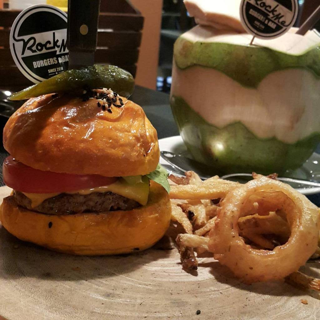 รีวิว Rock Me Burgers & Bar ลอยเคราะห์ - Delicious burger!