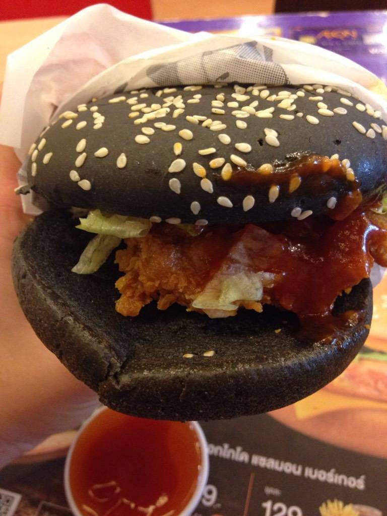รีวิว McDonald's เซ็นทรัล ขอนแก่น - Snoopy Black Burger