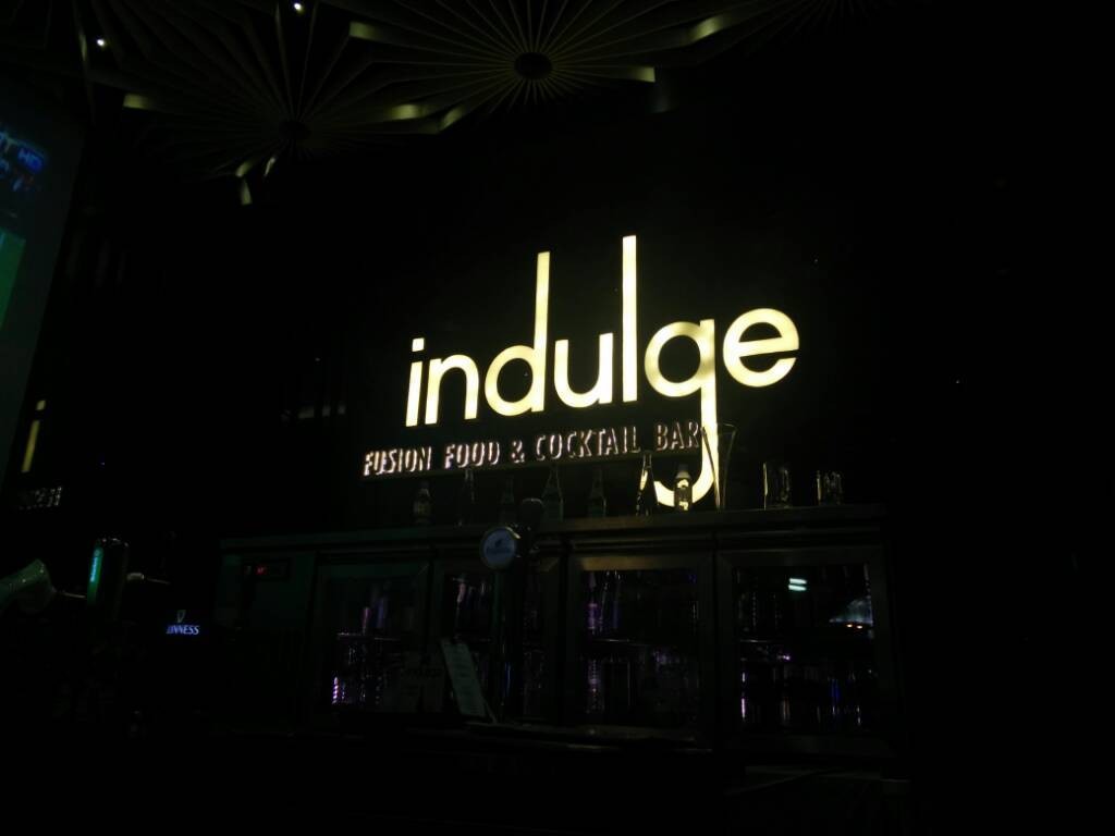 รีวิว INDULGE Fusionfood and cocktailsbar - Poor TV Reception - Wongnai