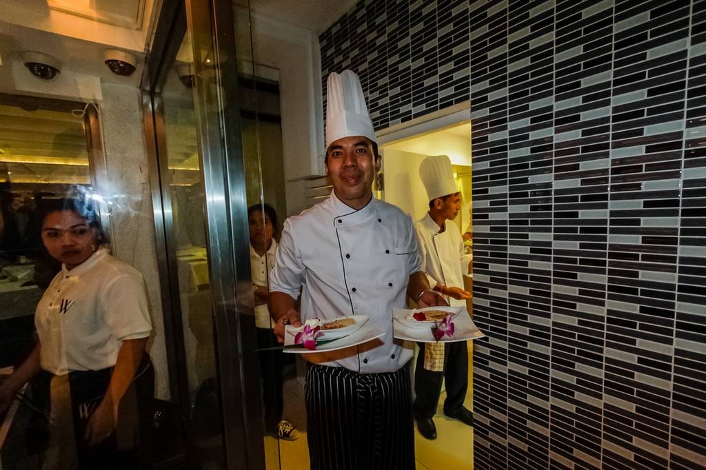 รีวิว WHITE BOX Restaurant - Best spot on the Island!